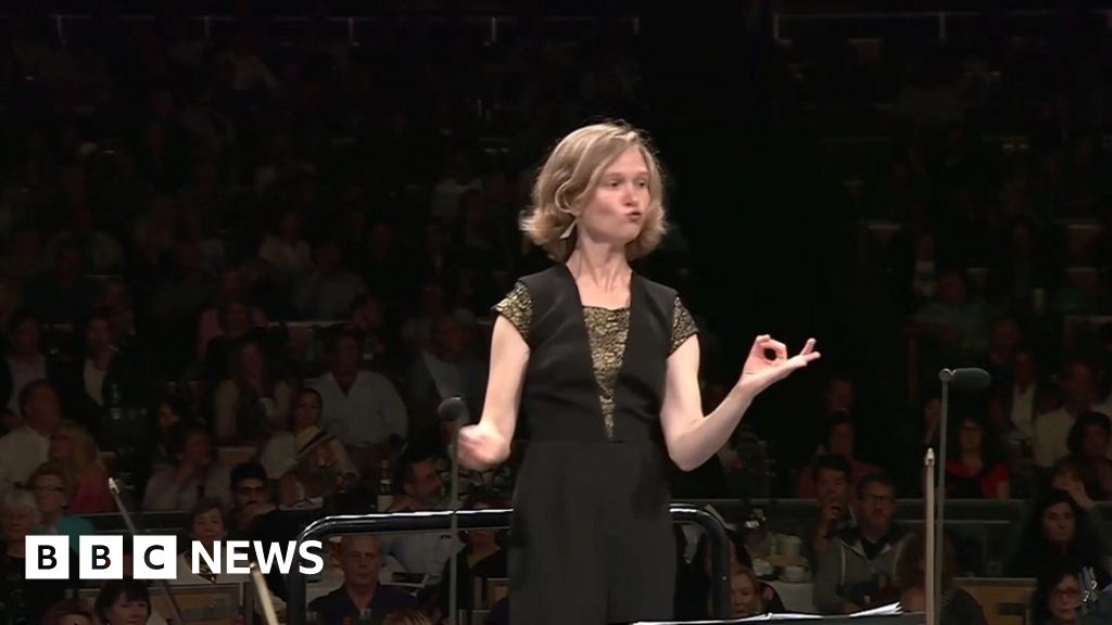 Prestigious orchestra hires first female musical director - BBC News