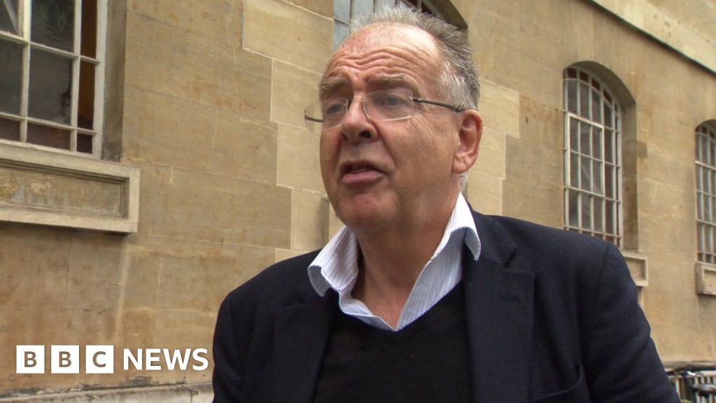 Falconer to quit shadow cabinet if Labour backs EU exit - BBC News