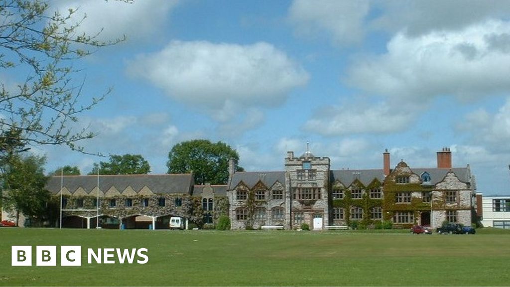 Ruthin School pupils 'at risk of harm', report says
