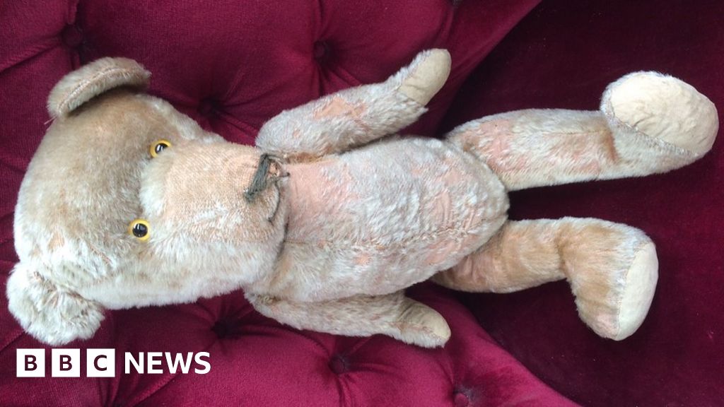'Treasured' 99-year-old teddy bear to be auctioned - BBC News