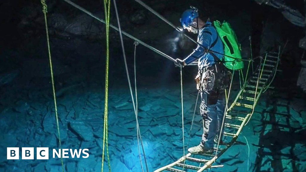 Slate mines: Hidden world's beauty revealed by explorer - BBC News