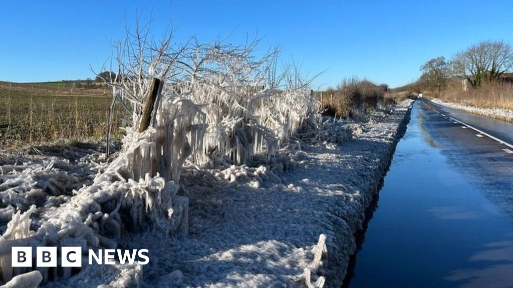 Icy patches on Wiltshire road causing 'dangerous' conditions - BBC News
