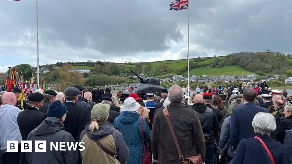 Service in Devon remembers D-Day rehearsal tragedy - BBC News
