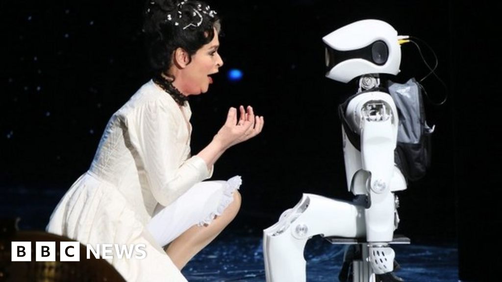 Robot stars on Berlin opera stage - BBC News