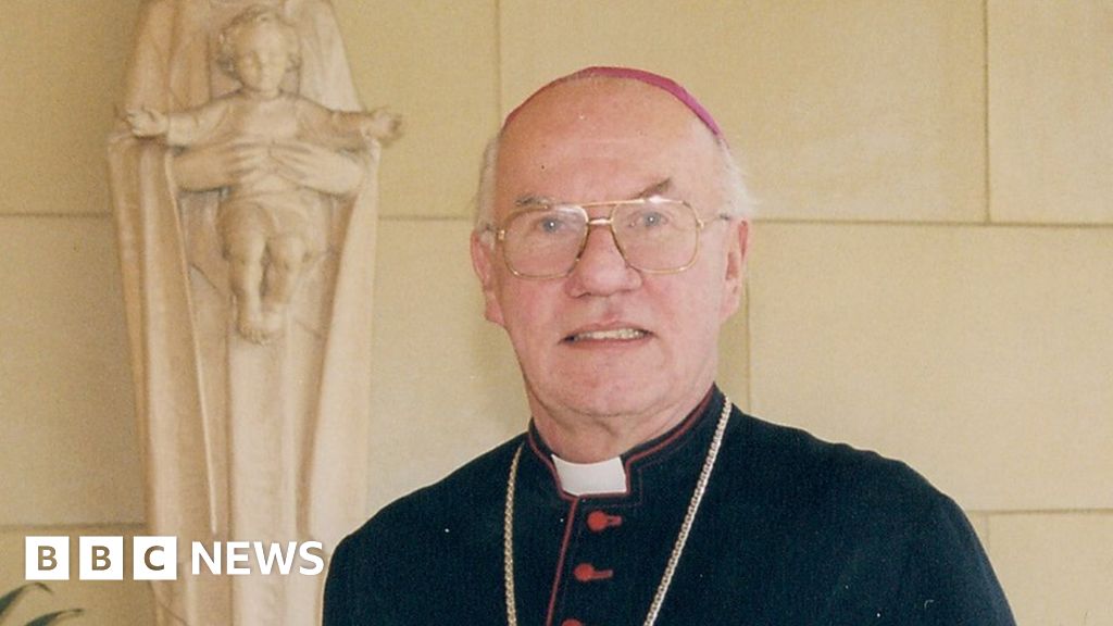 Former bishop of Motherwell Joseph Devine dies - BBC News