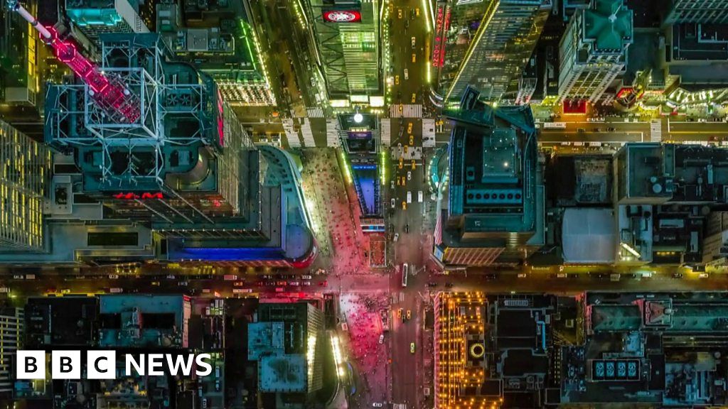 Stunning aerial photos capture US cities from above - BBC News