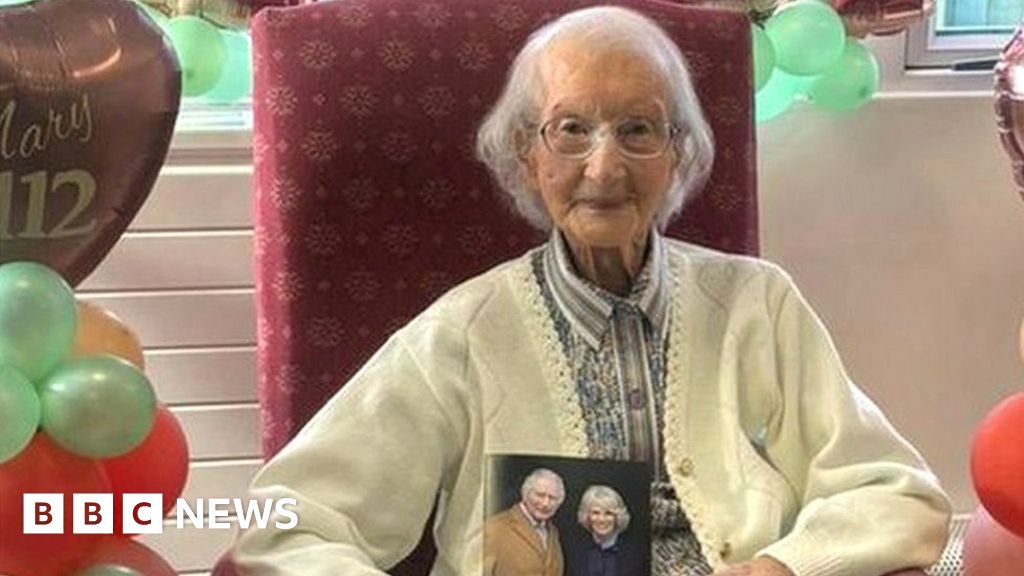 Wales' oldest person Mary Keir celebrates 112th birthday - BBC News