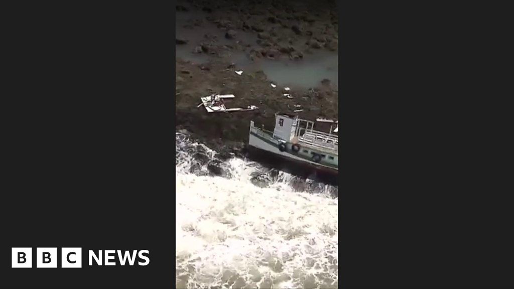 Brazil ferry sinks - BBC News