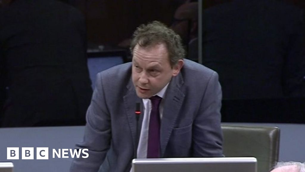 UKIP AM Gareth Bennett barred over 'hateful' remarks - BBC News