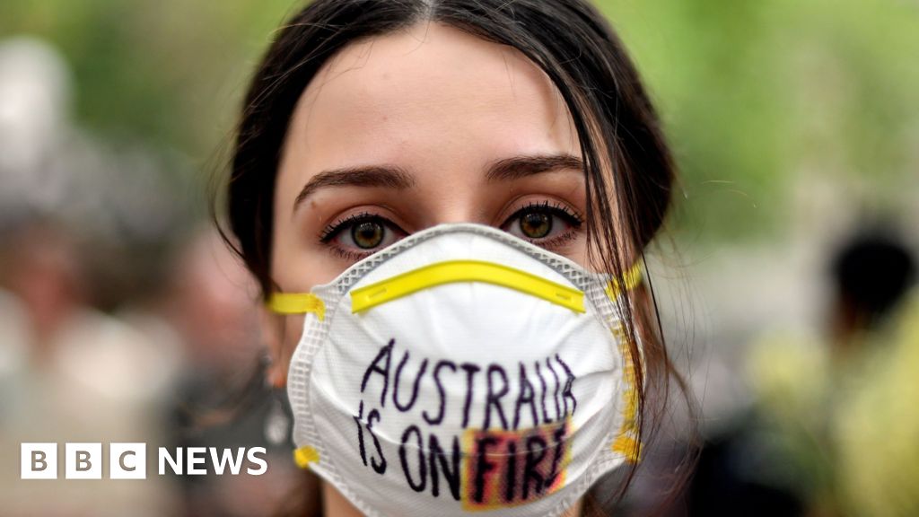 Australia climate change: Thousands rally in Sydney amid bushfires ...