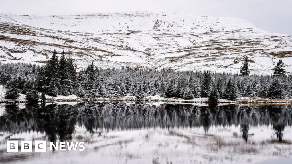 Wales weather: Wintry showers and ice warning extended to Sunday - BBC News