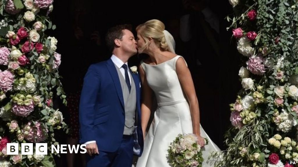 Declan Donnelly marries agent Ali Astall in Newcastle - BBC News