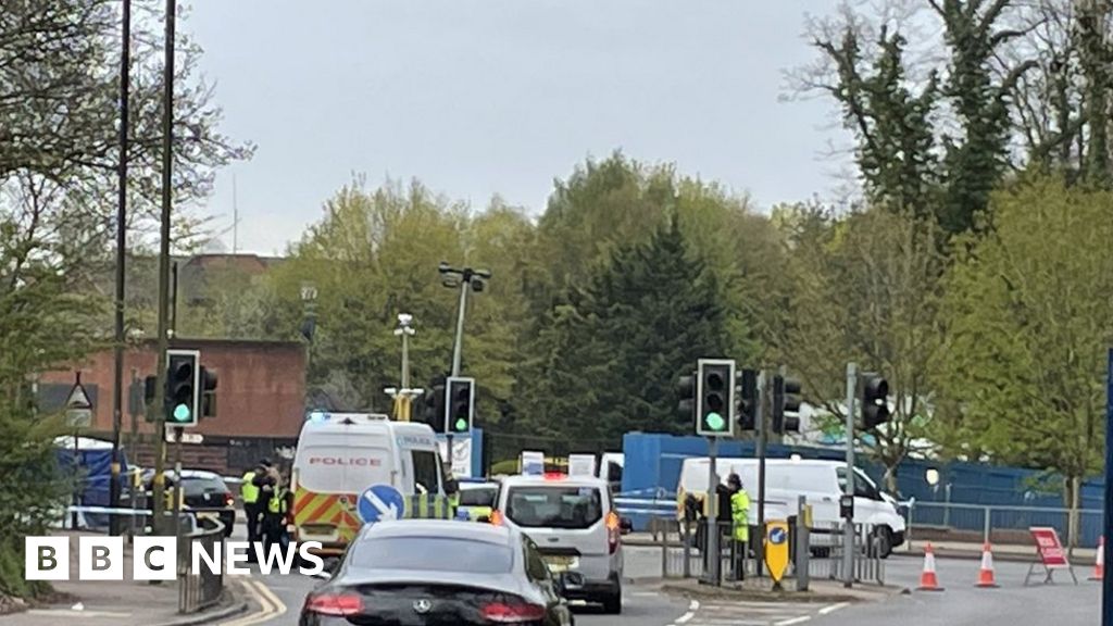 Kings Heath: Murder inquiry after man stabbed