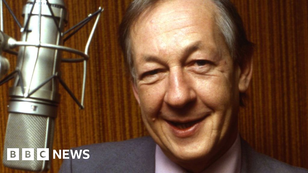 Sounds of the 60s' Brian Matthew steps down - BBC News