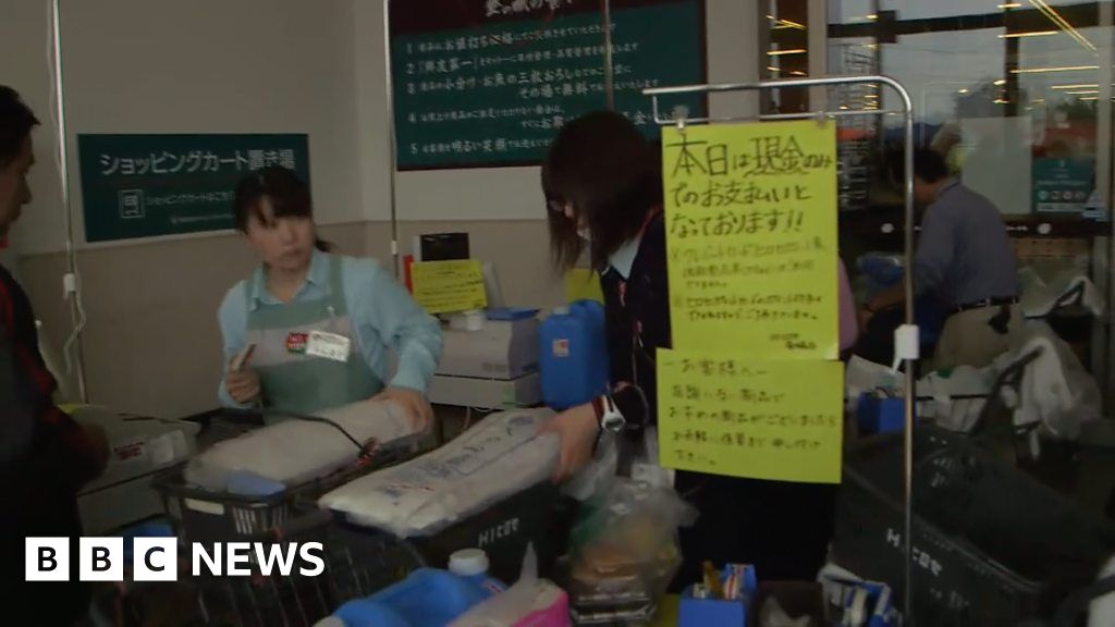 Shopping after an earthquake - BBC News