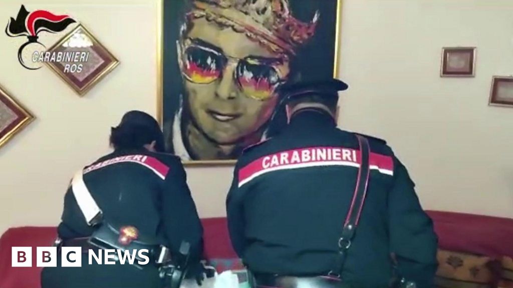 Matteo Messina Denaro: Inside house of Mafia boss' sister - BBC News