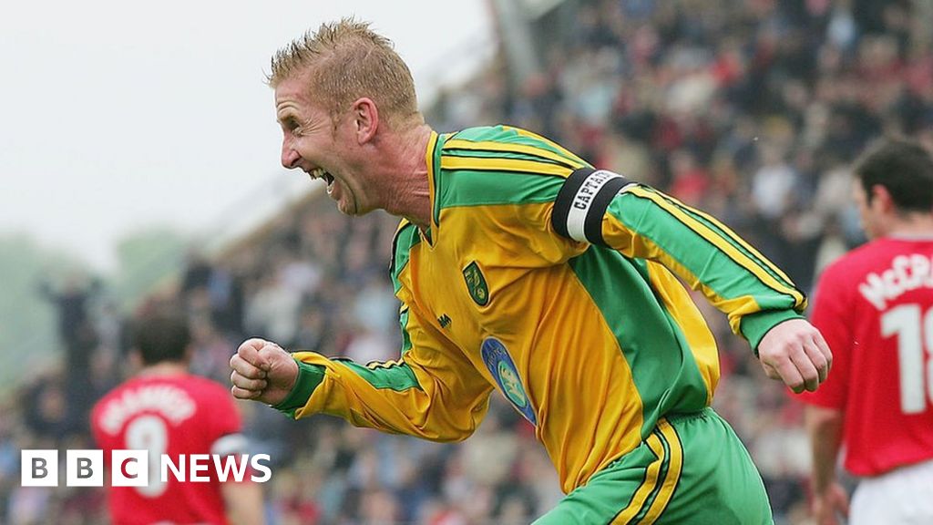 Ex-footballers urged to sign up for early dementia tests - BBC News