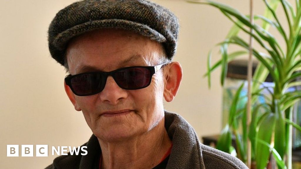 Emmaus Cambridge homeless charity still 'relevant' 30 years on - BBC News