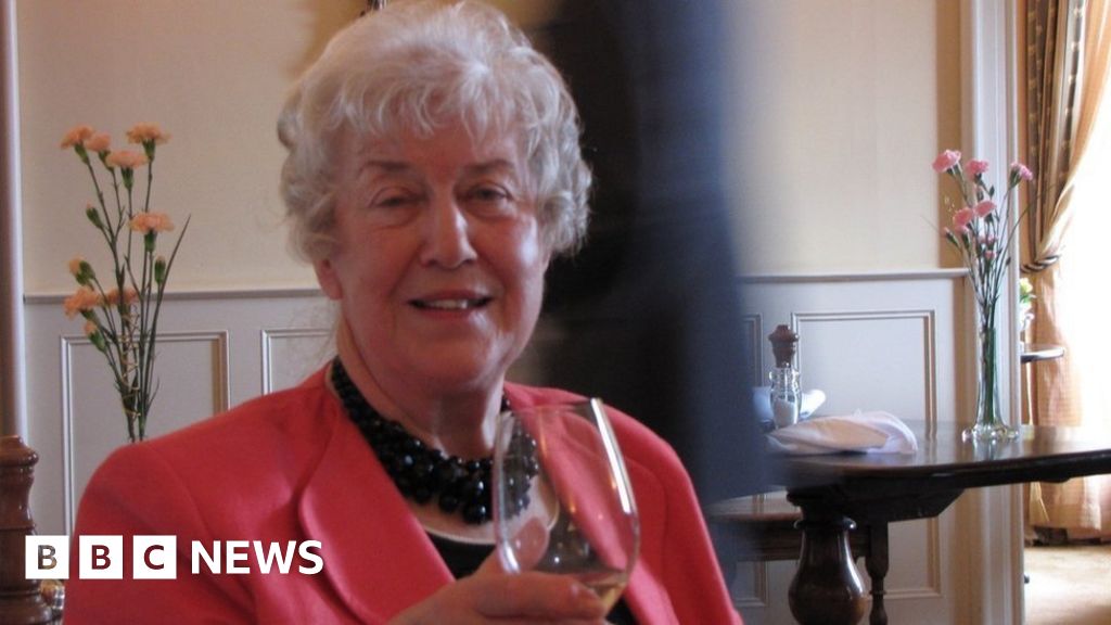 HGV driver denies being 'distracted' before head-on smash - BBC News