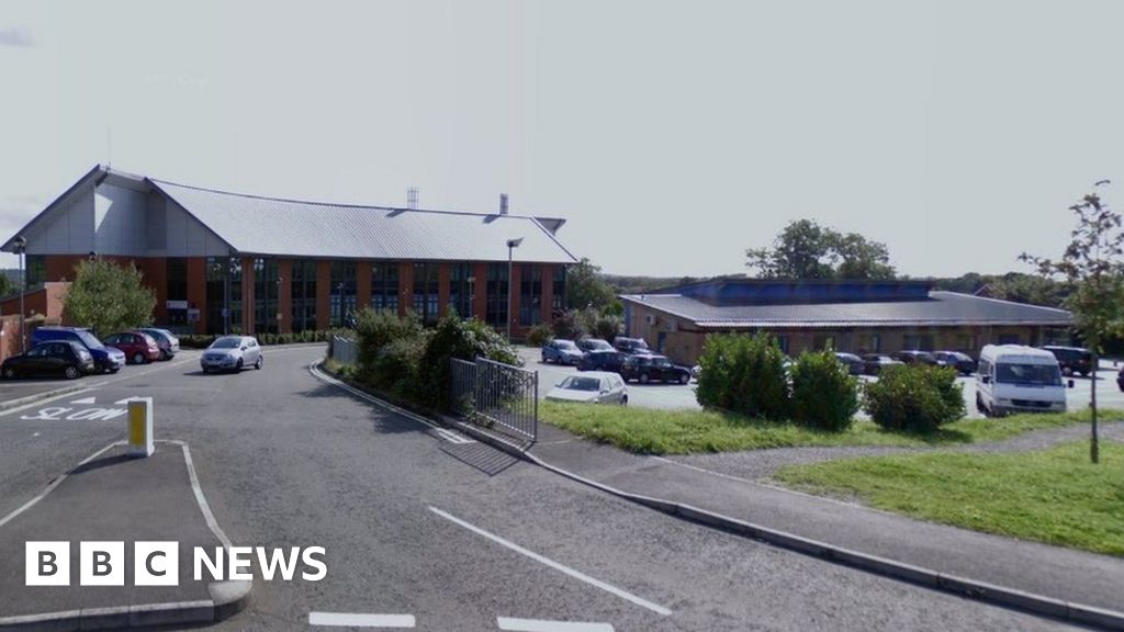 Reading police station death: Police watchdog investigates - BBC News