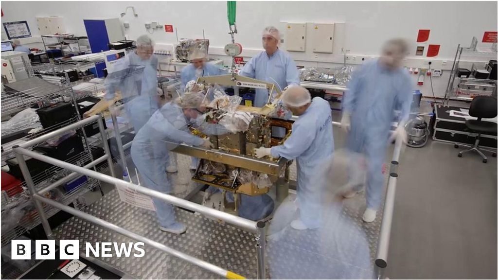 Timelapse of ExoMars rover assembly - BBC News