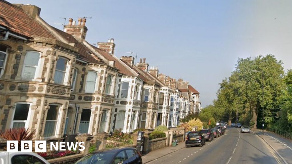Bristol murder probe after man found dead - BBC News