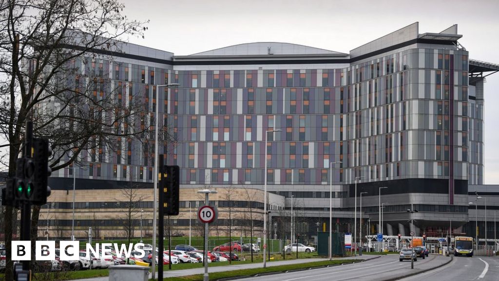 Troubled past of Glasgow's QEUH - BBC News