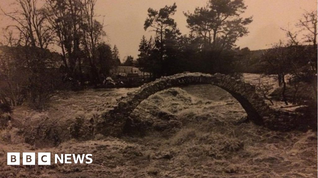 Bridge of Carr's 300th anniversary to be marked - BBC News