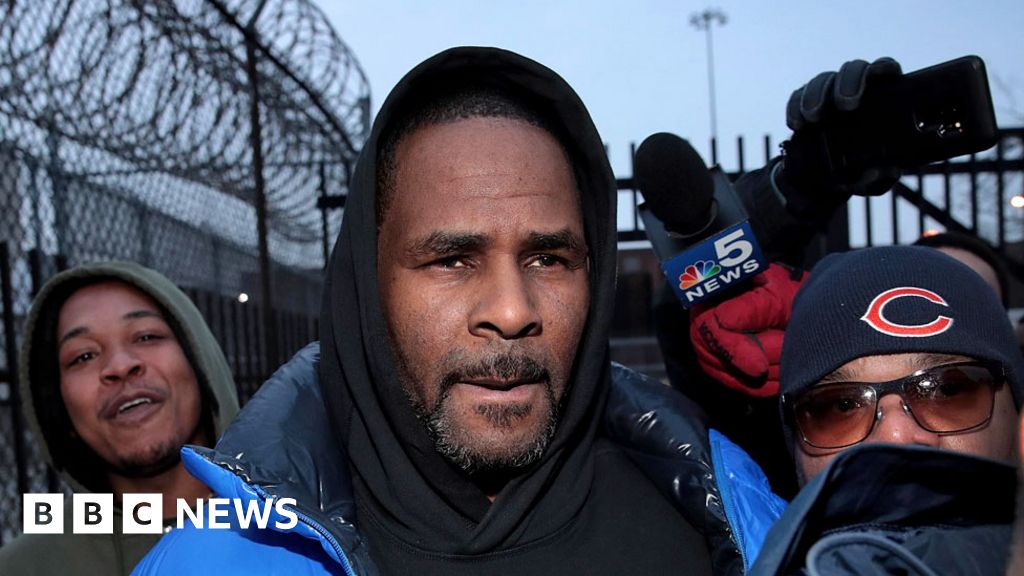 R. Kelly 'arrested on federal sex trafficking charges' - BBC News