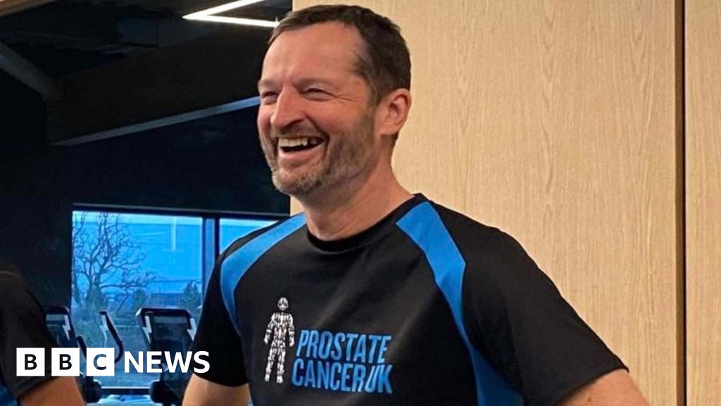 Rugby cancer survivor aims for 31 triathlons in a month - BBC News