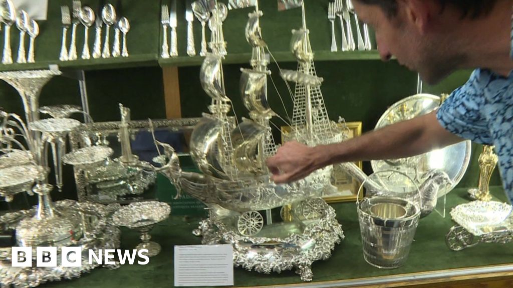 London's Silver Vaults - BBC News