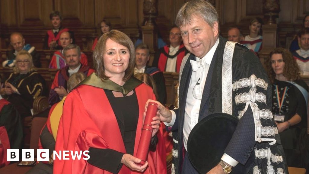 Master blender Rachel Barrie awarded honorary doctorate - BBC News