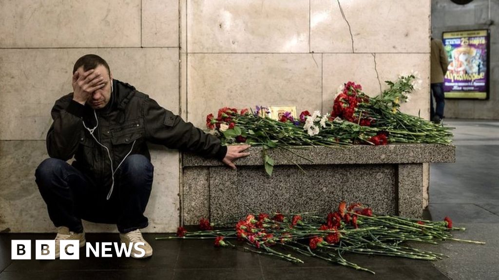 St Petersburg metro bombing a possible suicide attack - BBC News