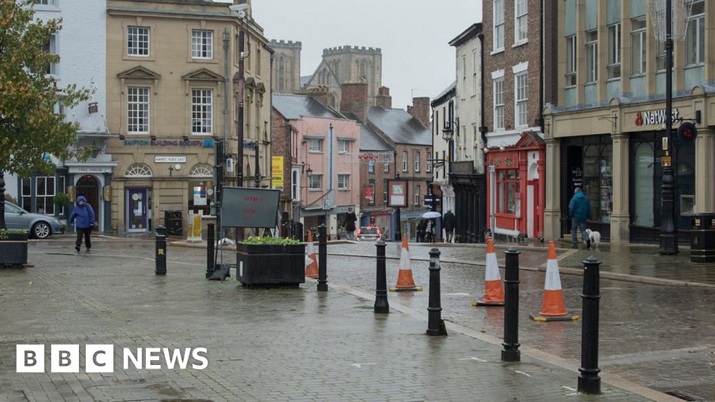 Ripon crash: Man seriously injured in BMW hit-and-run - BBC News