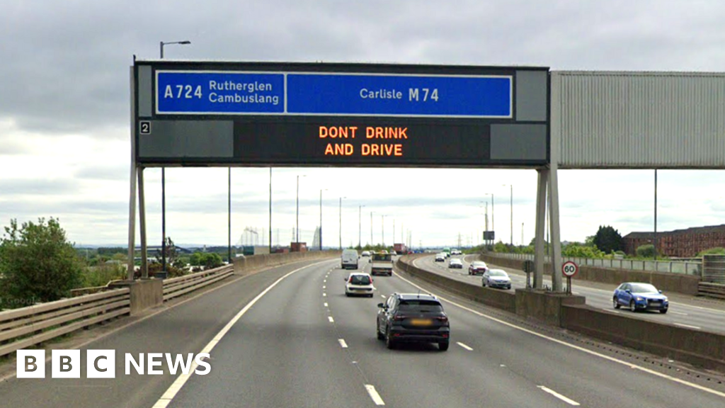 Man, 65, dies after multi-vehicle crash on M74 in Glasgow