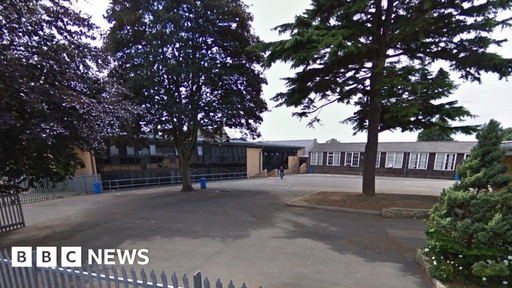 Problem concrete found at Marling School in Stroud - BBC News