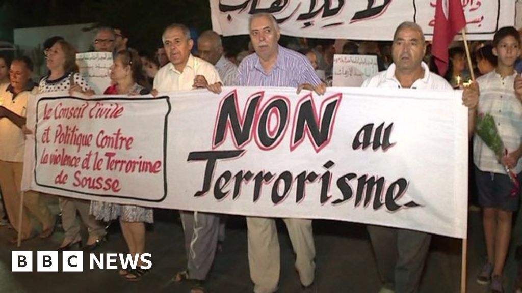 Tunisia beach attack: Sousse protesters denounce terror - BBC News