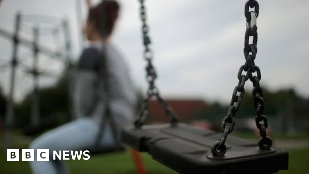 Number of London missing people cases 'unsustainable' - BBC News