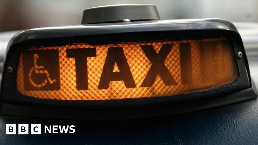 Lack of Guernsey taxis 'affecting tourism'