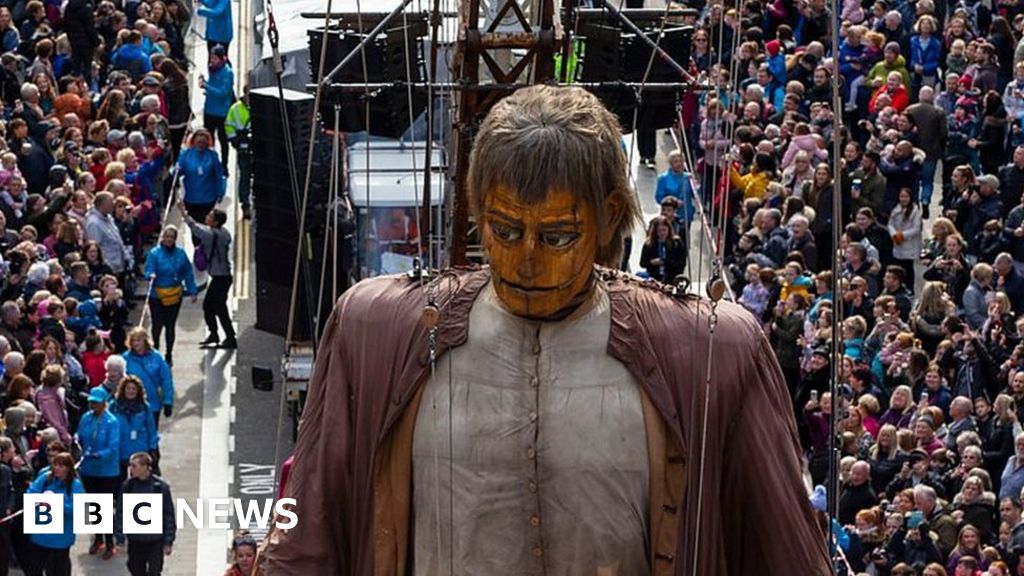 Liverpool Giants: Big crowds turn out for second day