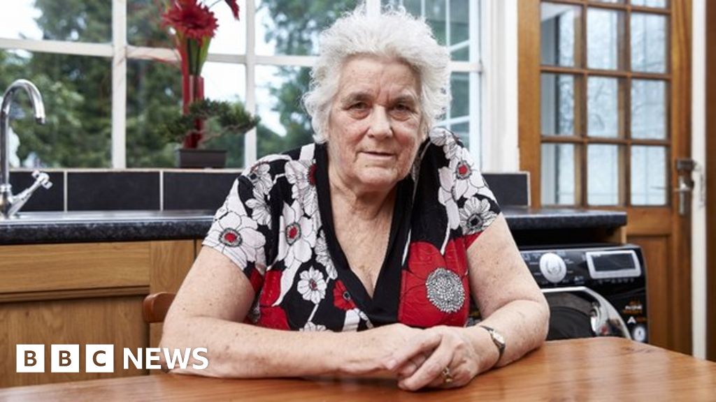 Cancer patient 'given months to live in error' - BBC News