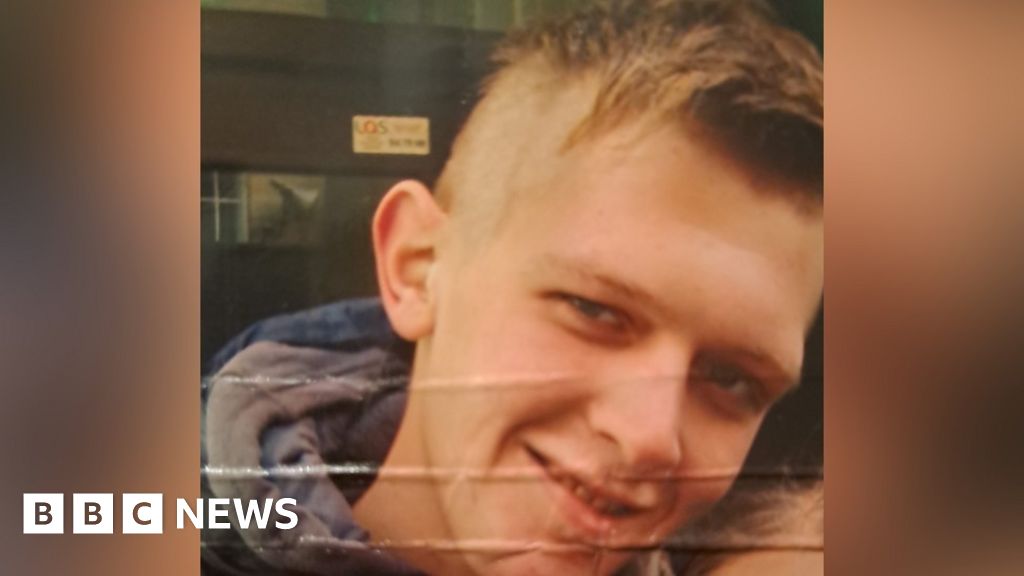 Govan death: Man who died in Glasgow flat named by police - BBC News