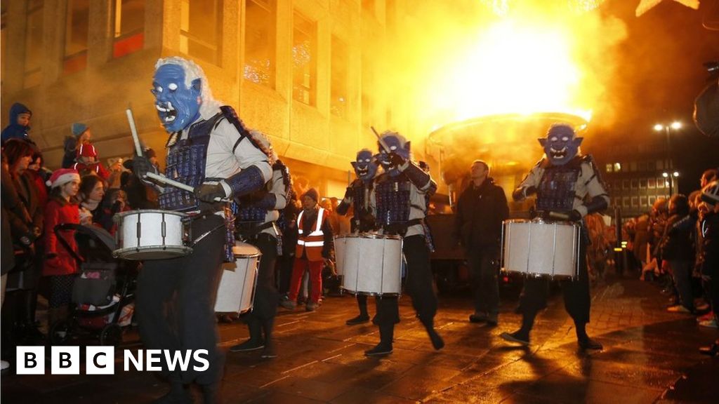 New Year celebrated at Newcastle and Gateshead's Winter Festival - BBC News