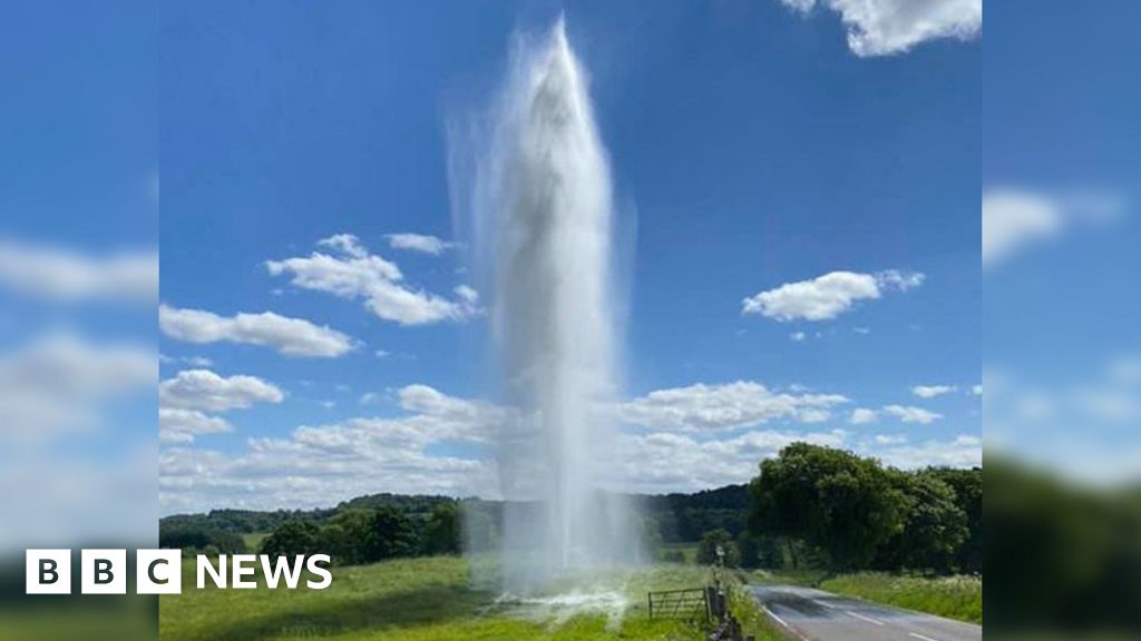 Giant water fountain erupts from burst main - BBC News