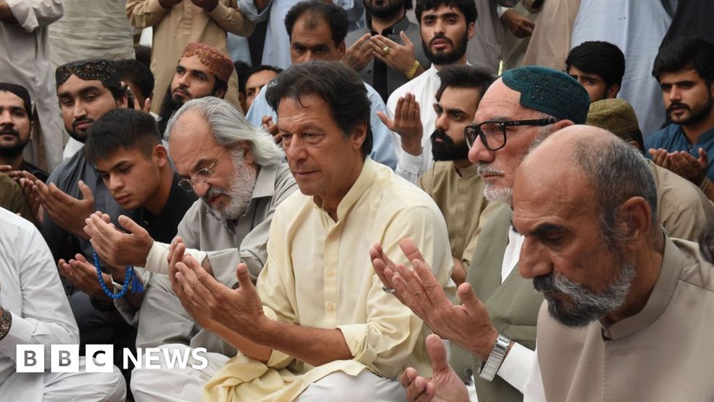 Pakistan mourns 149 dead in country's second deadliest terror attack - BBC News