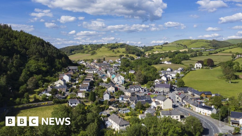 Ceredigion: Talybont chicken farm plans divide village - BBC News