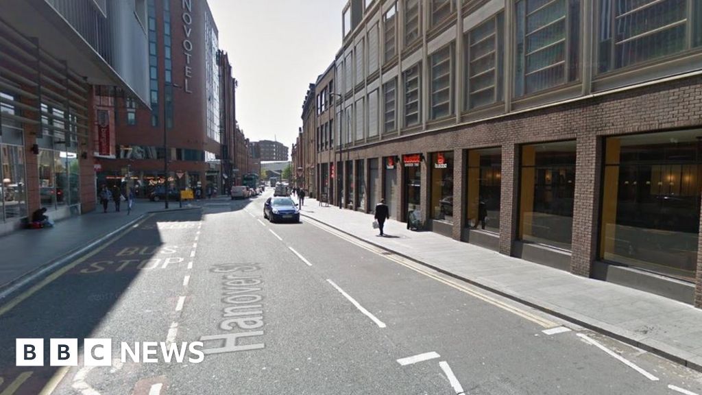Man, 20, killed in Liverpool city centre knife attack - BBC News