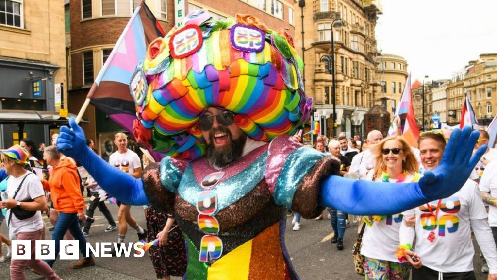Northern Pride: Thousands parade through Newcastle - BBC News