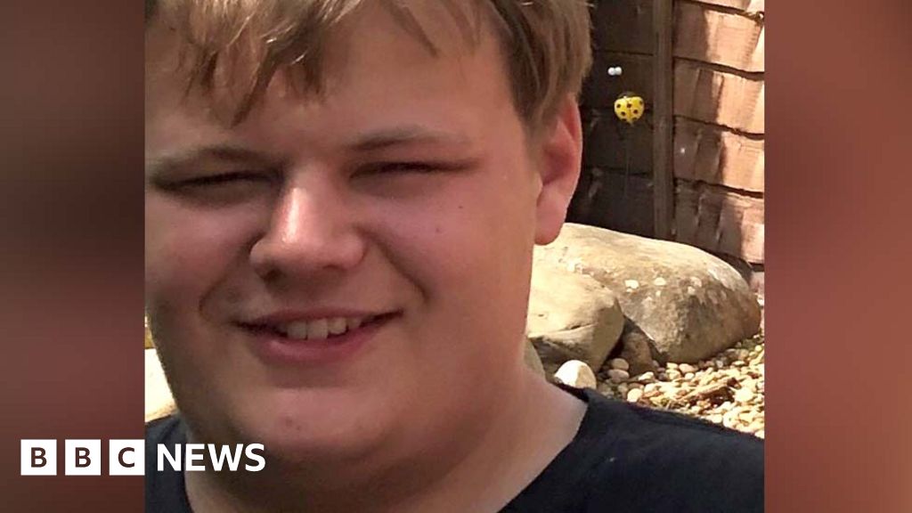 Harry Dunn crash: Mother 'will appeal to US president' - BBC News