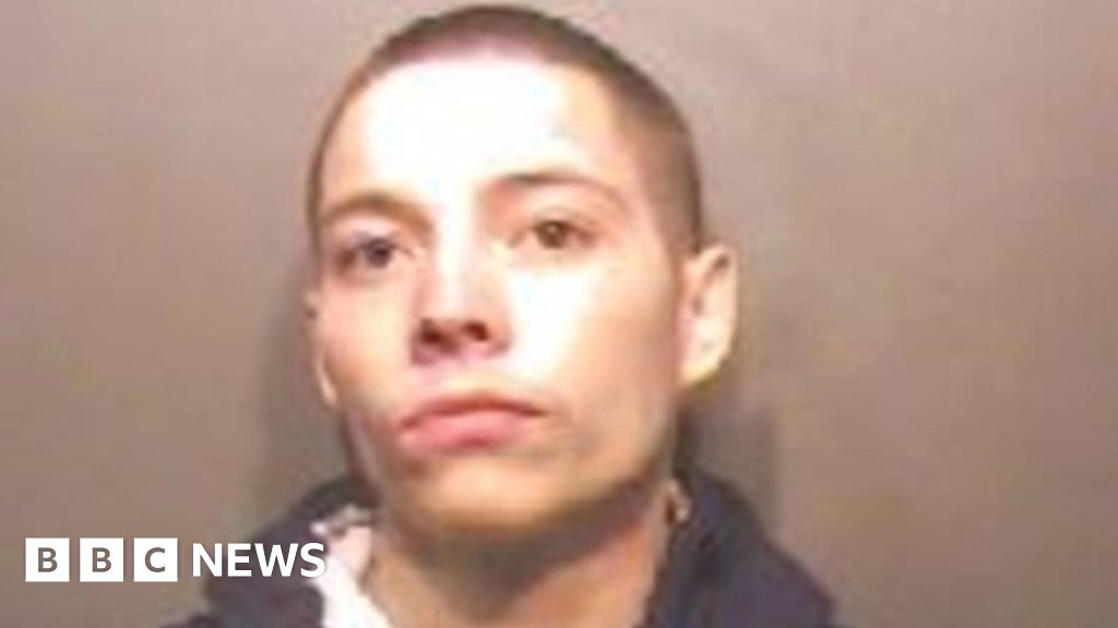 Life for Luton man who shot man in 'drugs dispute' - BBC News